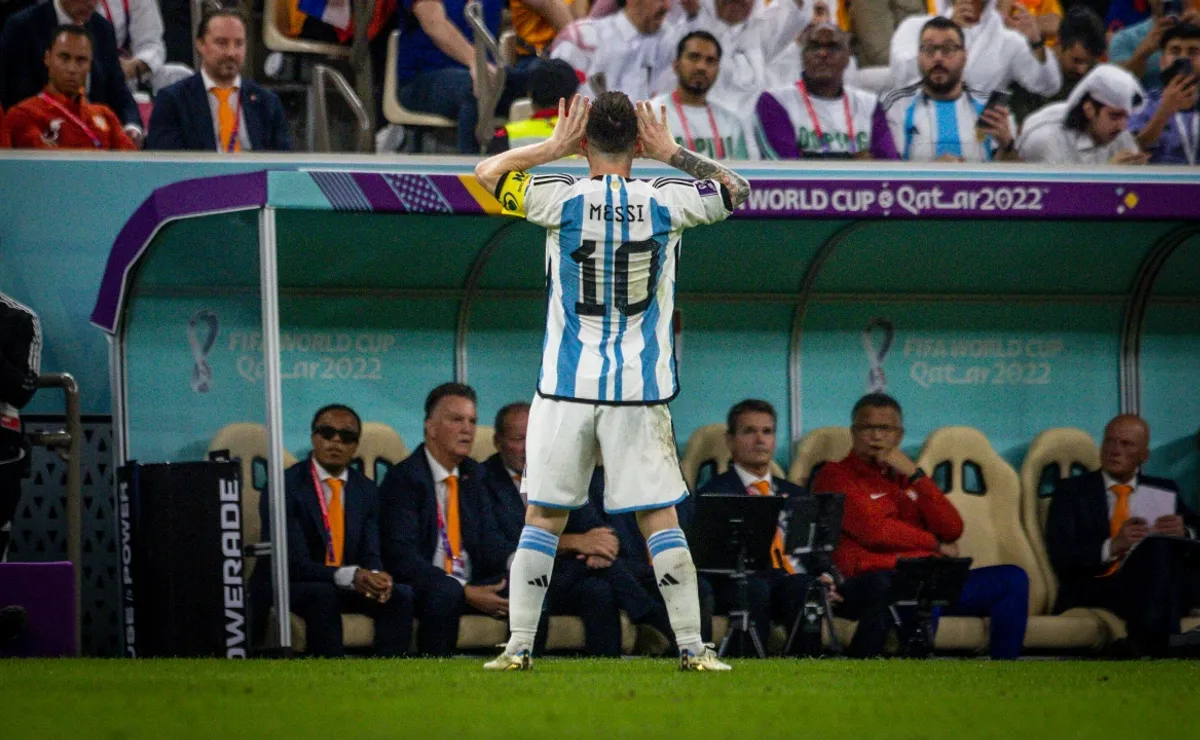 Dutch captain Van Dijk defends Messi after Van Gaal controversy - World ...