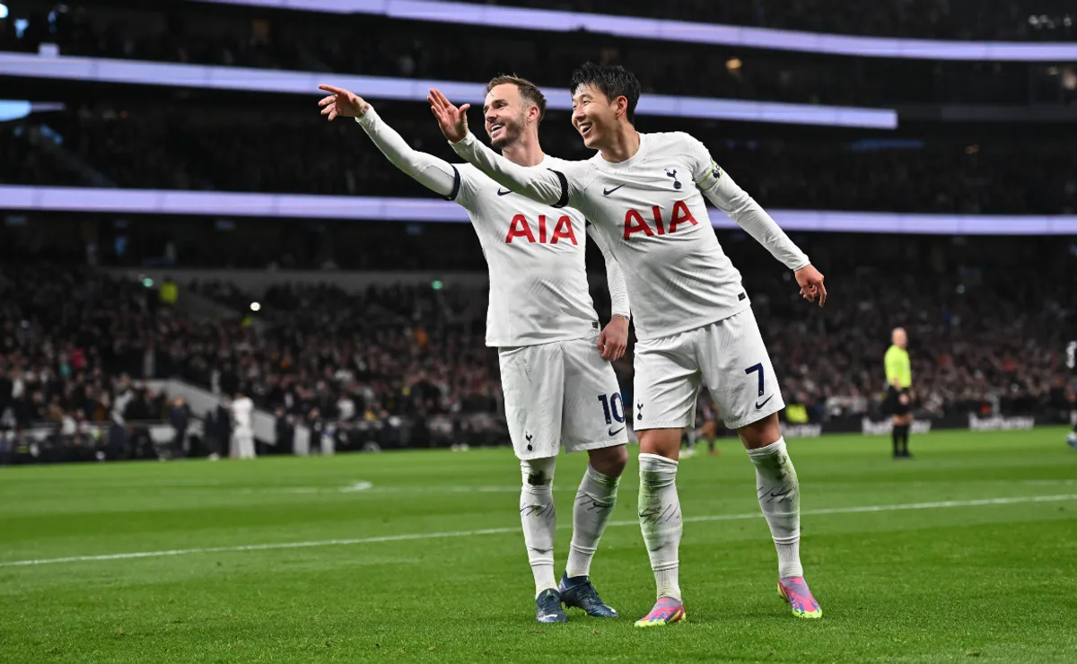 Spurs implement significant kit change to honor every club player