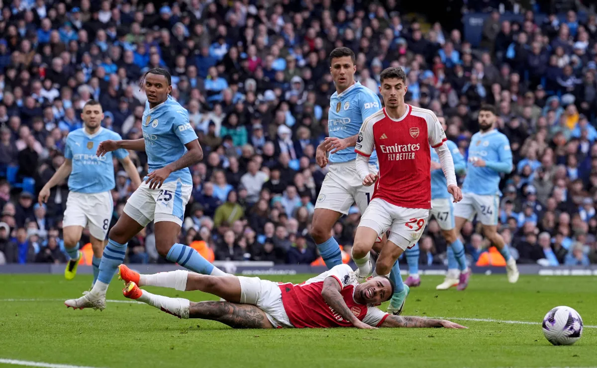 Arsenal hold Manchester City as Liverpool stretch lead - World Soccer Talk