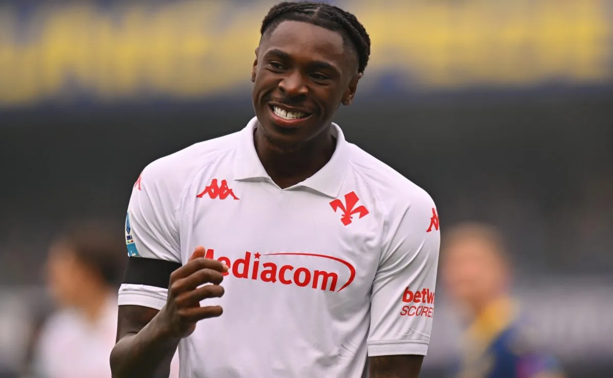 Moise Kean hospitalized after collapsing during Fiorentina match ...