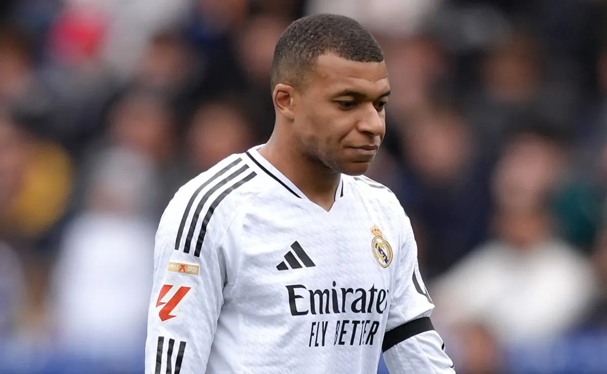 Video: Kylian Mbappe receives first red card at Real Madrid after ...