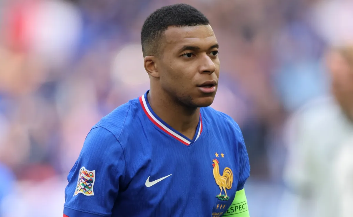 Kylian Mbappe suffers major France squad setback as star PSG teammate ...