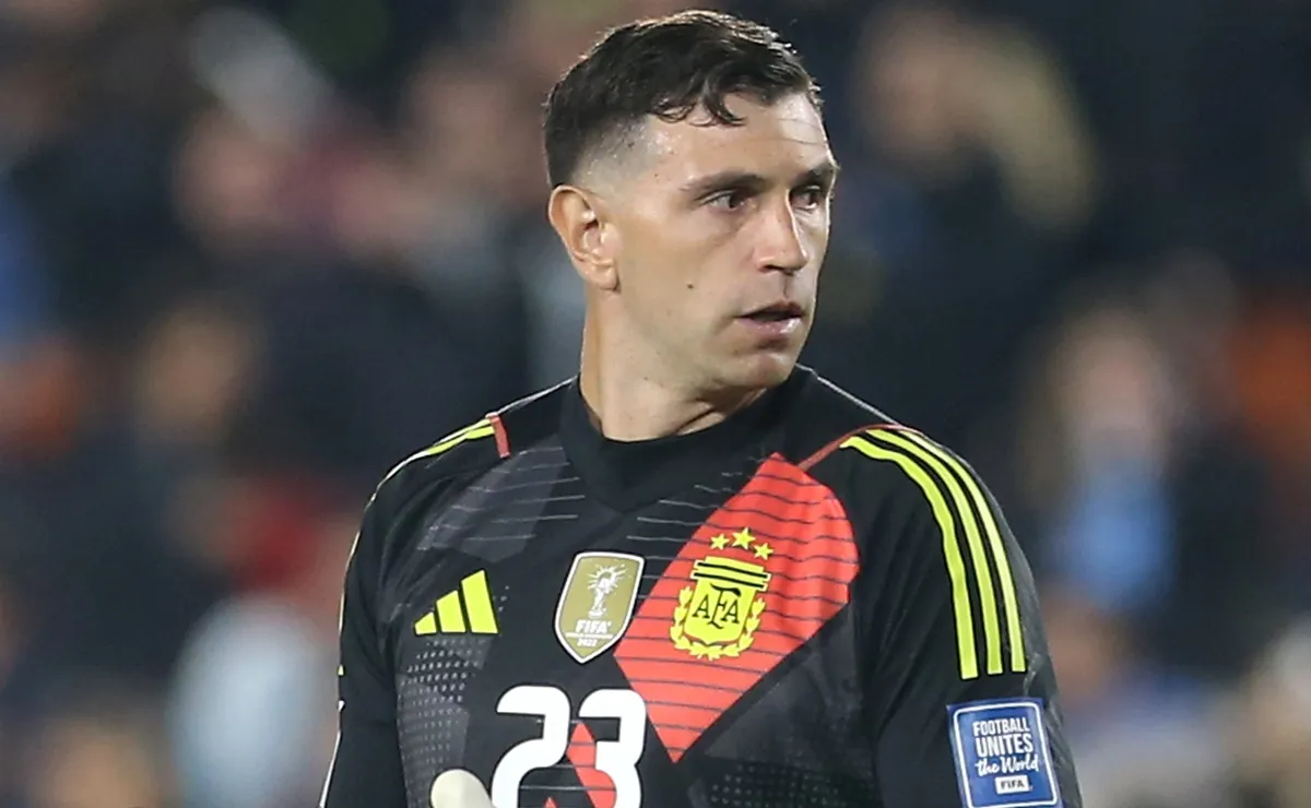 Argentina star Dibu Martinez faces competition for Inter move as ...