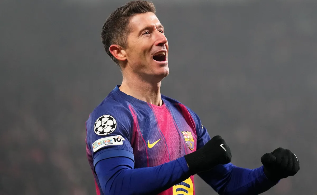 Robert Lewandowski keeps shining as Barcelona star joins Ronaldo, Harry ...