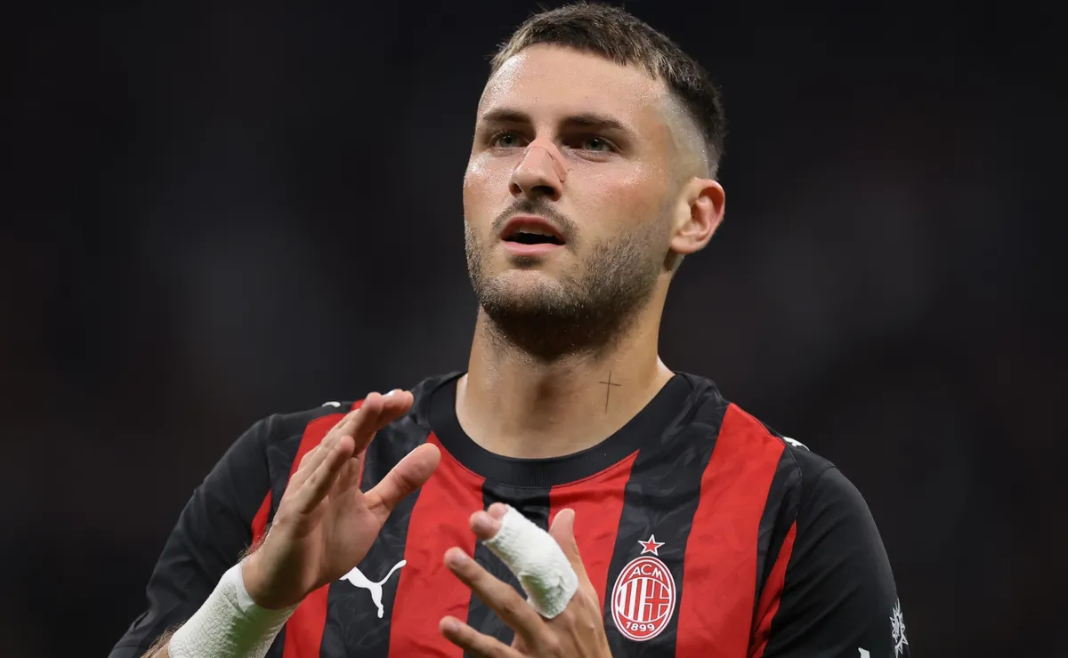 Christian Pulisic’s AC Milan teammate Santiago Gimenez delivers crucial update on his ankle ...