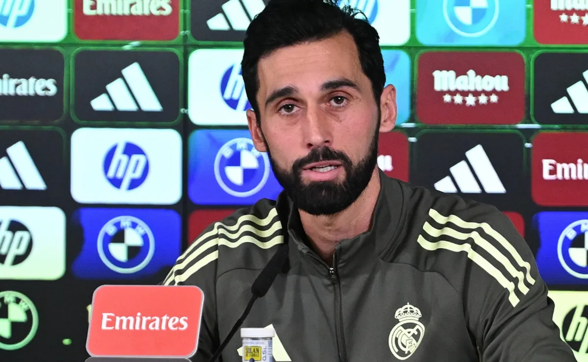 Real Madrid coach Arbeloa fires back at Hansi Flick after Copa del Rey ...