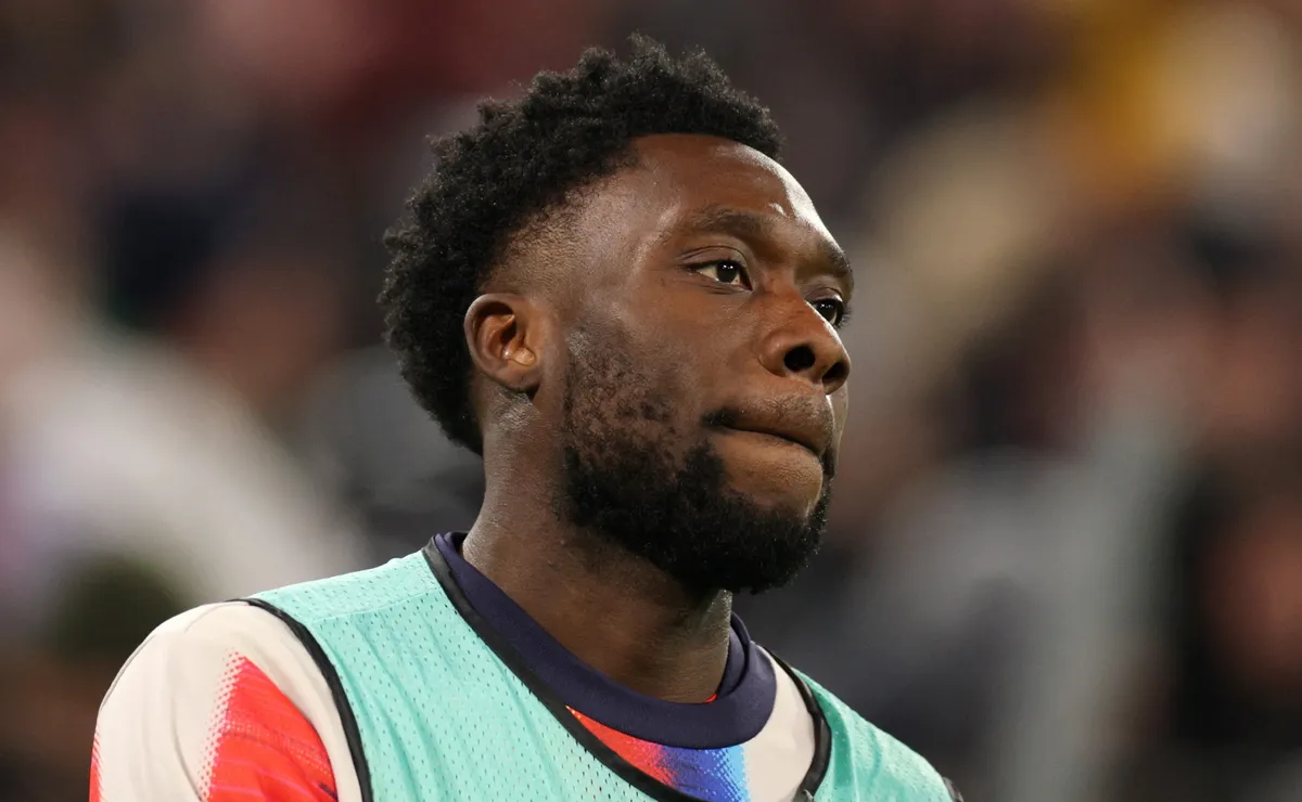Alphonso Davies injury confirmed by Bayern Munich after walking off in ...