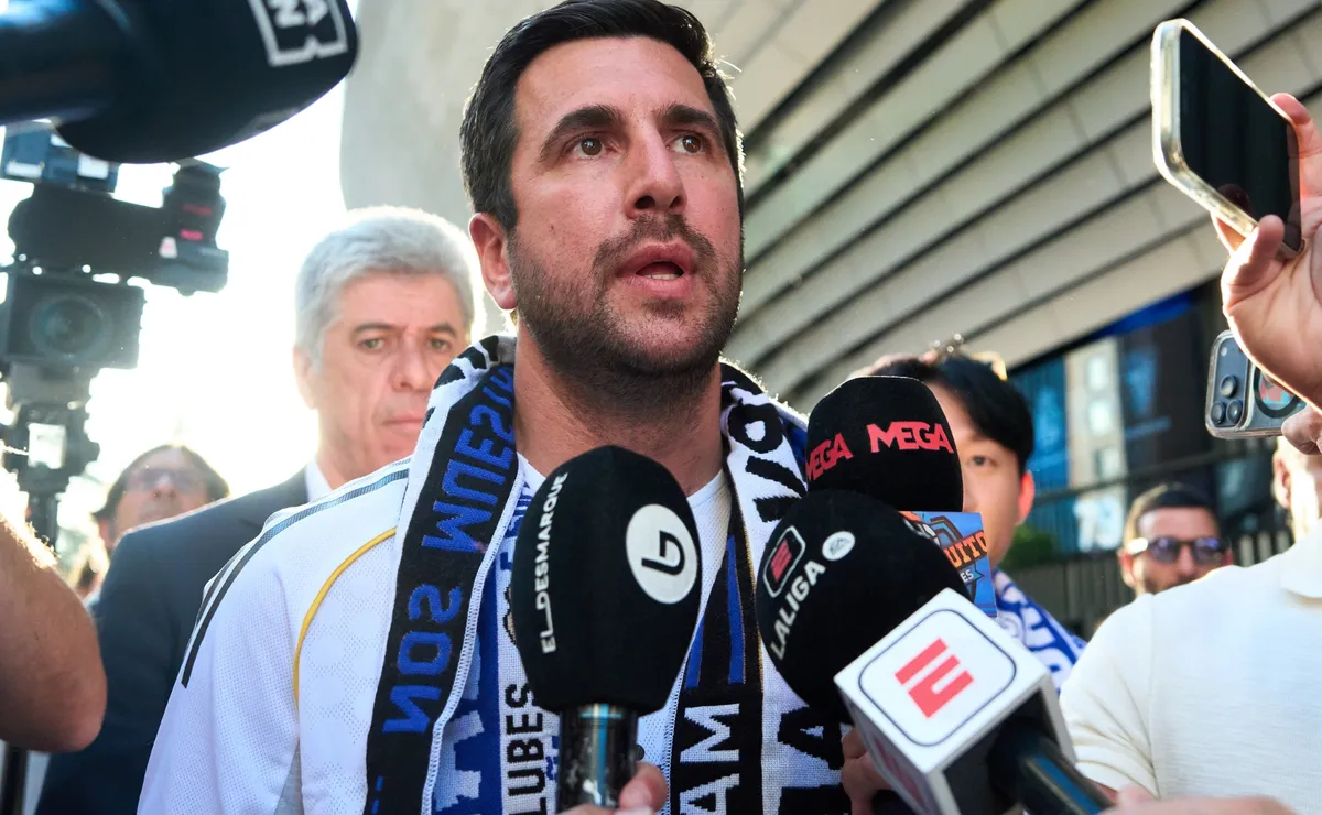 Real Madrid presidential candidate Enrique Riquelme commits to signing ...