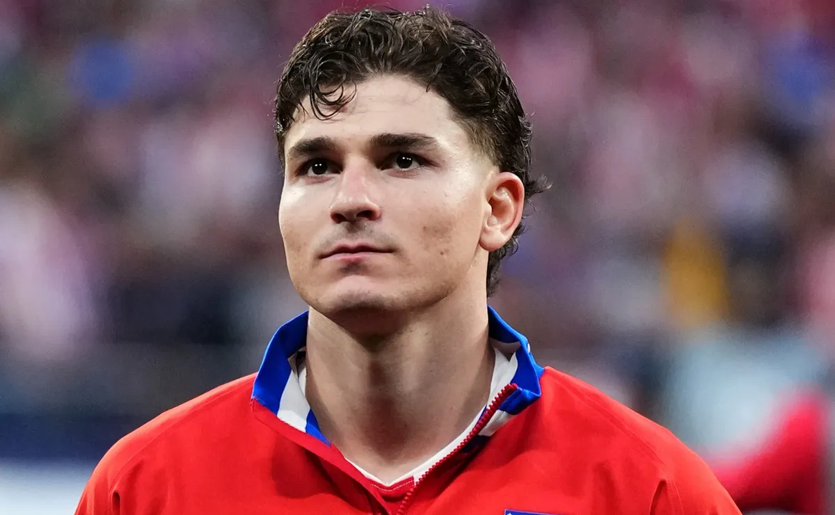 Atl tico Madrid Reject Real Madrid s 150M Offer For Juli n lvarez Atl tico Madrid Reject Real Madrid s 150M Offer For Juli n lvarez