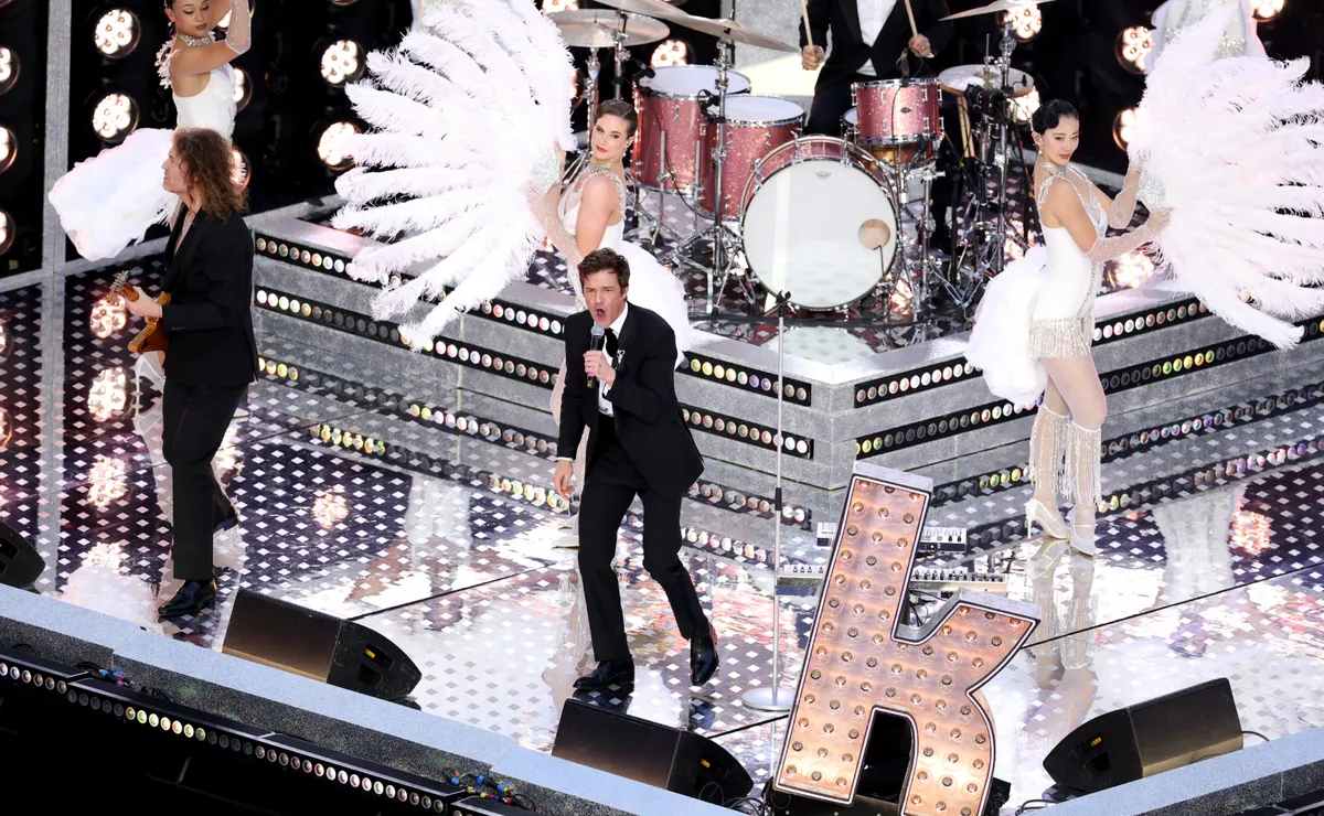 What songs did The Killers perform before the Champions League Final ...